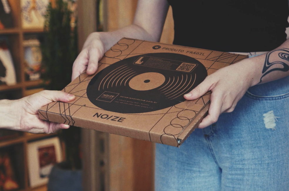 Aprenda a convertir su estuche NRC en un soporte para LP – Noize Record ...